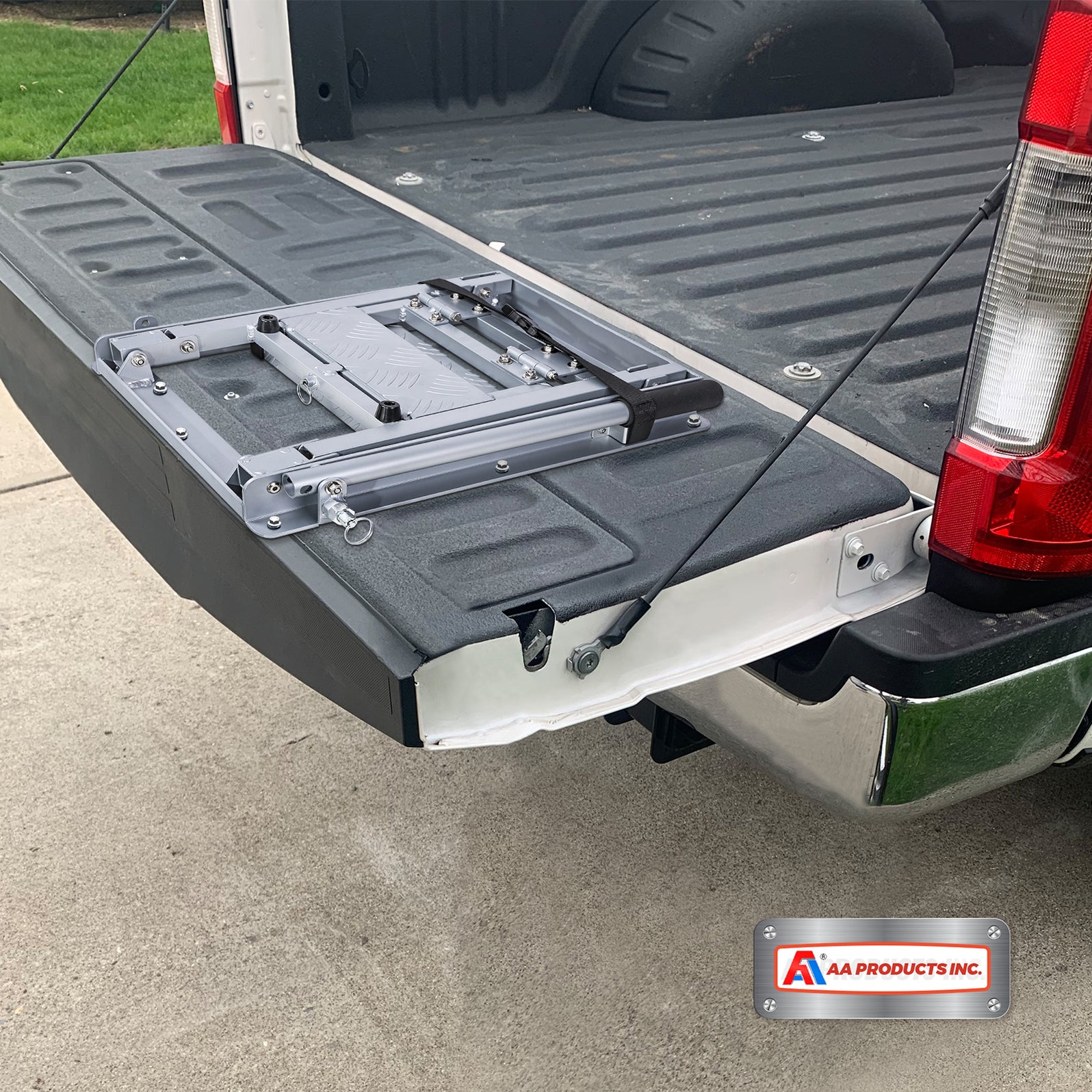 AA Products Aluminum Foldable Tailgate Ladder Rack with Two Step Pad ...